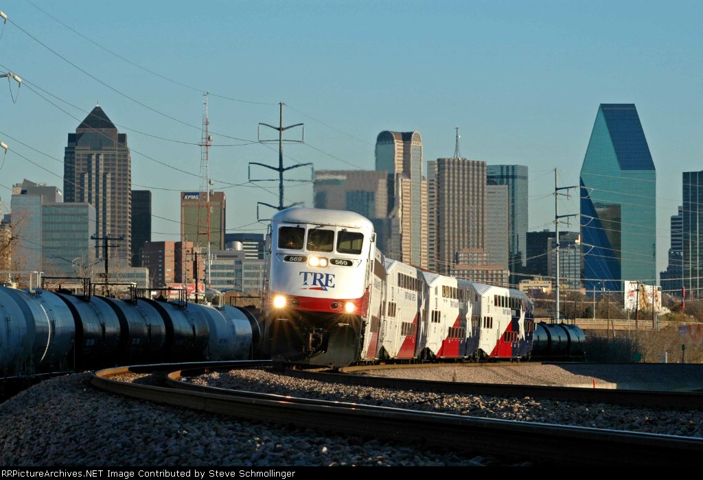 TRE 569 West approached Market Center Station